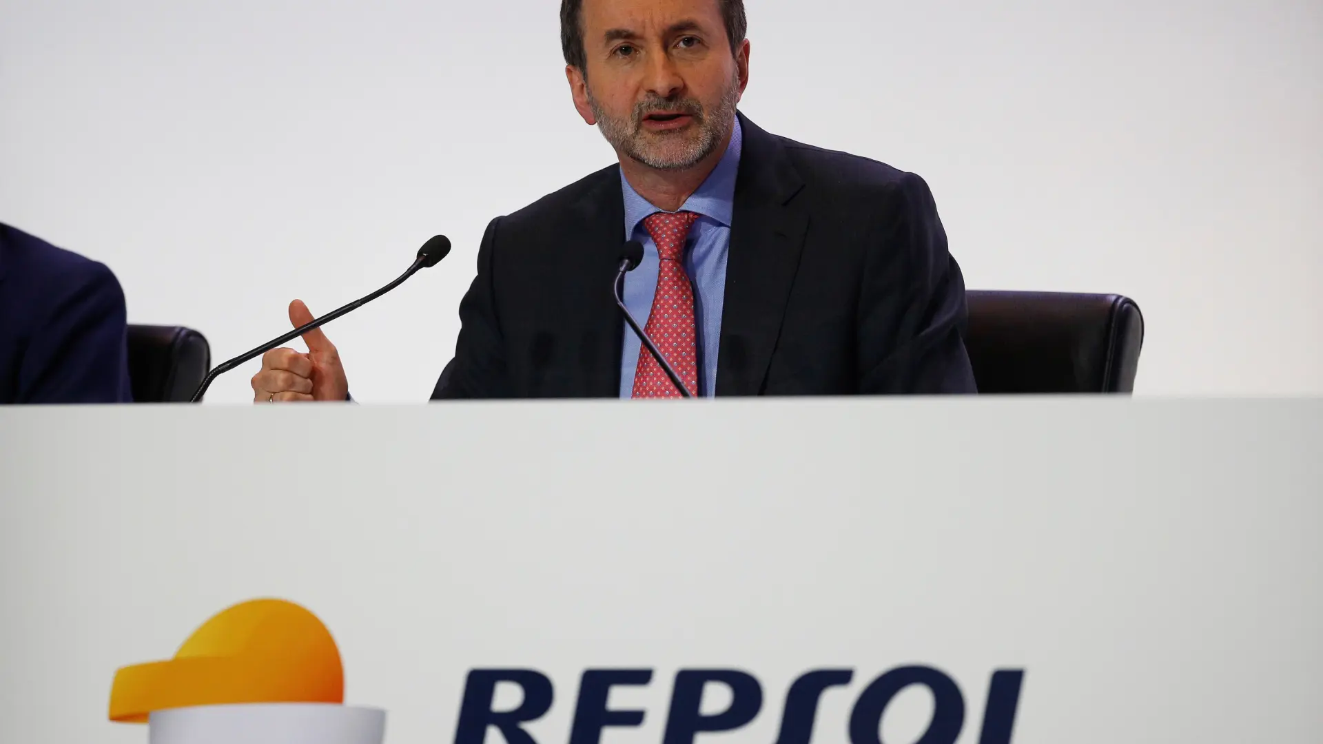 Repsol vende el 25% de su negocio de producción petrolera al fondo EIG