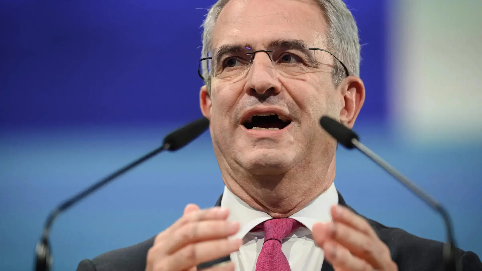 ¿Por qué Nestlé despidió a su CEO? Infringió las normas por una ...